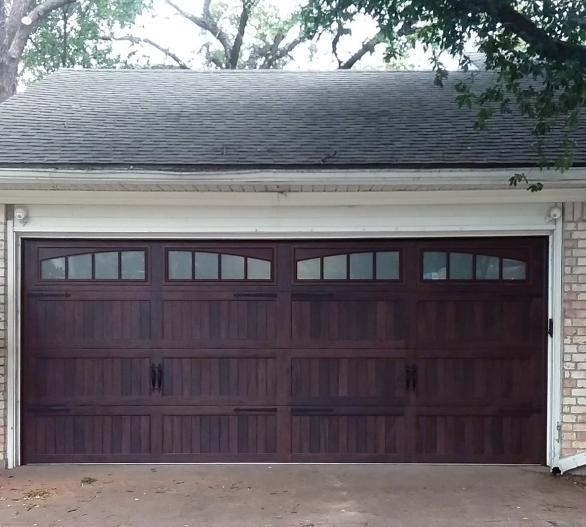 CHI - MAHOGANY CARRIAGE HOUSE: MODEL #5983